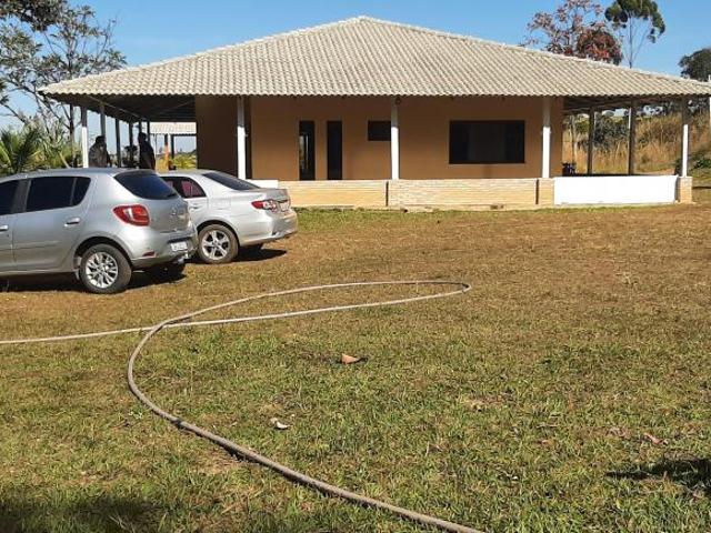 Linda chácara em condomínio fechado na BR 060