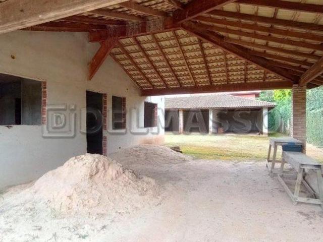Linda chácara em construção dentro de condomínio com segurança 24 h!