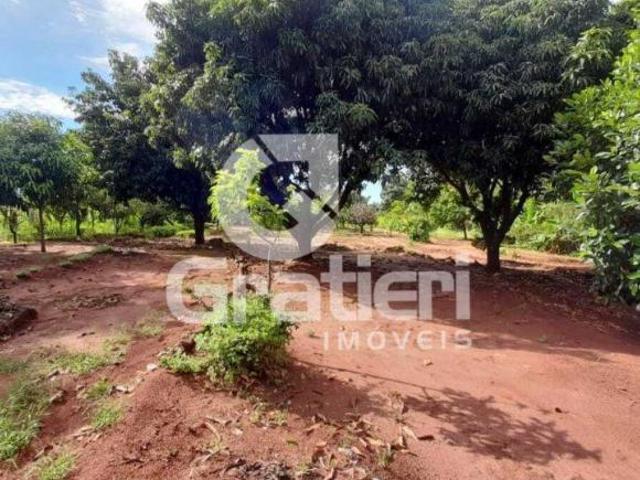 LINDA CHACARA EM LOCALIZACAO PRIVILEGIADA DENTRO DA CIDADE