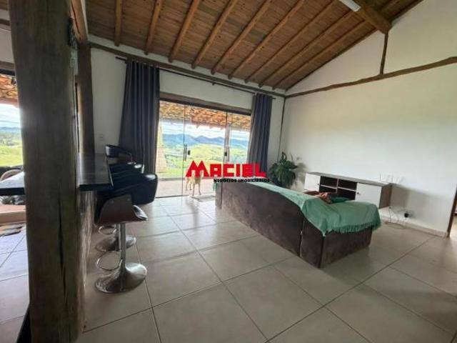 LINDA CHÁCARA EM PARAIBUNA COM VISTA PRIVILEGIADA | 1650 M² | VENDA DE PORTEIRA FECHADA