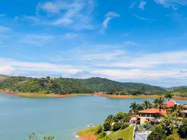 Linda chácara pé na água, em condomínio fechado em Igaratá SP