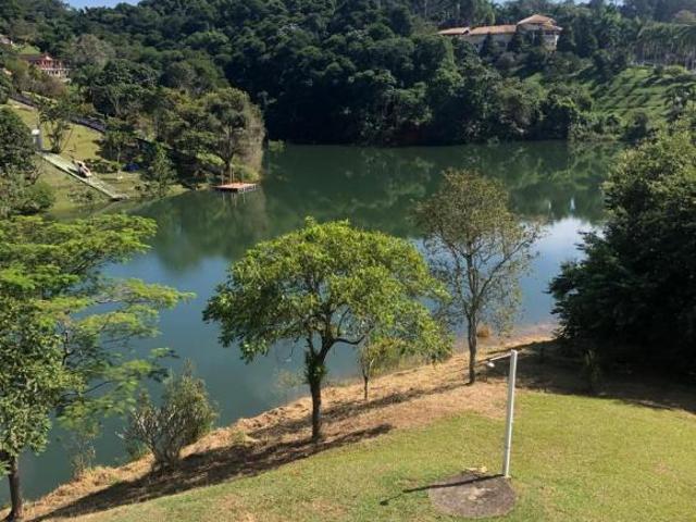 Linda chácara pé na água em condomínio na cidade de Jacareí SP
