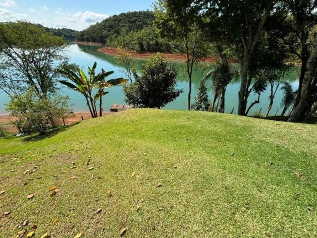 Linda chácara pé na água em Jacareí SP
