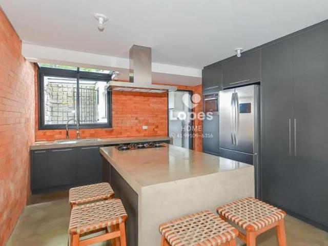 Linda, confortável e sofisticada casa que combina estilos de construção