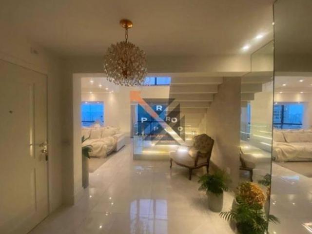 Linda Cobertura c/ 3 quartos, 3 suítes e 4 vagas, 450m², Localização Privilegiada
