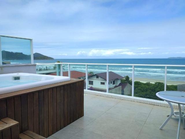 Linda Cobertura com vista para o mar e jacuzzi. Quadra do mar!