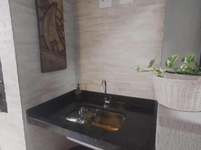 Linda Cobertura com vista pro Mar ! São 2 suítes, 01 lavabo, com área de lazer, próximo da Orla do