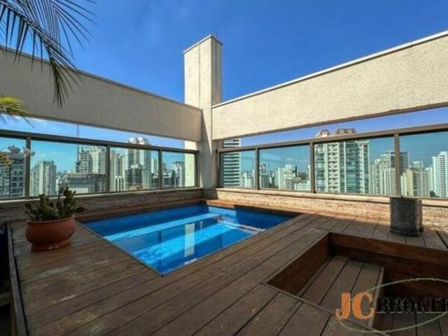 Linda Cobertura com 240 m² de área útil, 3 suítes, 4 vagas