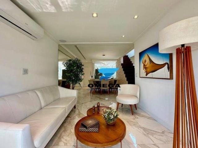 Linda Cobertura Duplex à venda na Praia da Enseada no Guarujá | Omega Imóveis