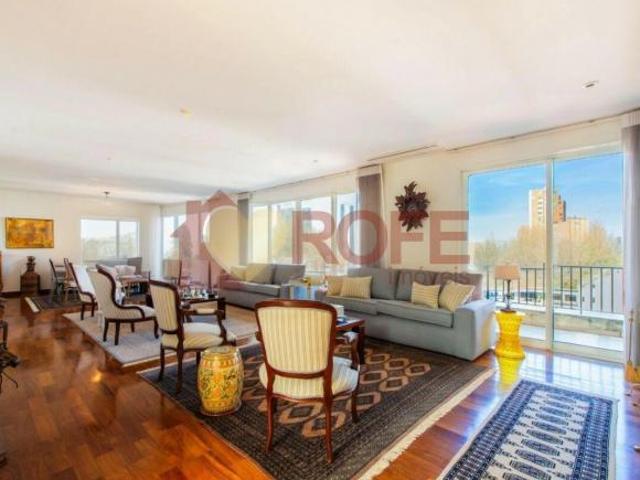 Linda cobertura duplex com 492 m2 sendo, 4 quartos, 7 vagas à venda em Moema SP