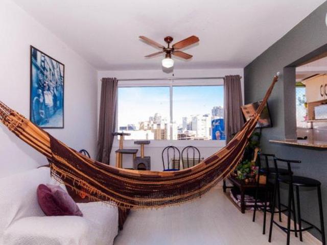 Linda cobertura duplex com 100 m² de área privativa e vista espetacular das janelas e terraço