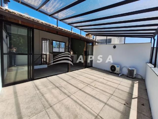 Linda cobertura duplex, 04 quartos e 04 banheiros, no recreio dos bandeirantes, para aluguel. Com 17