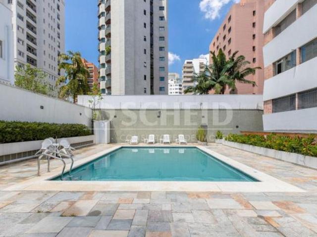 Linda Cobertura em Moema, fora de rota com piscina e churrasqueira