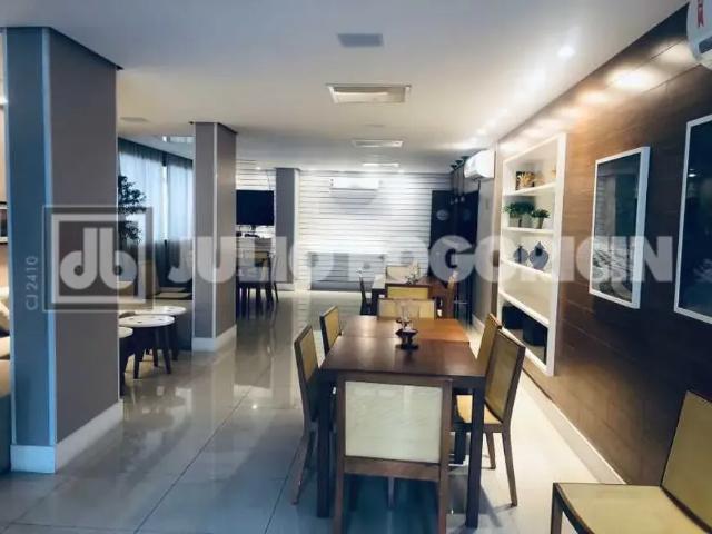 Linda Cobertura, Freguesia, 2 quartos, sendo 1 súite e infra completa