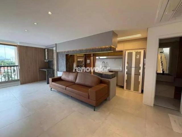 Linda Cobertura, localizado entre o Alto da Lapa e Lapa, 3 Suítes com 183m²