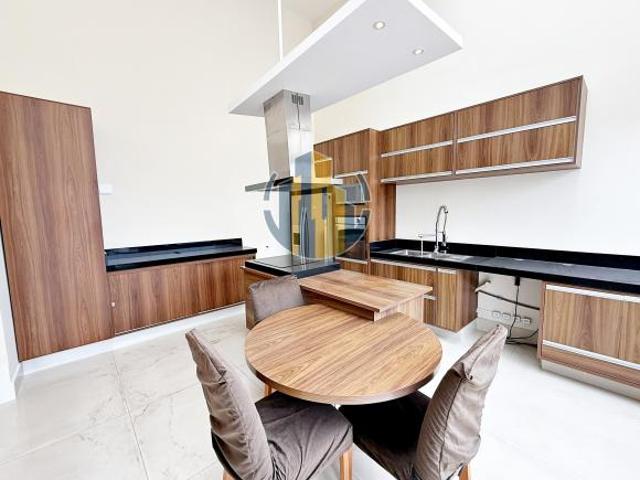 Linda cobertura Penthouse com 3 vagas de garagem e Jacuzzi privativa