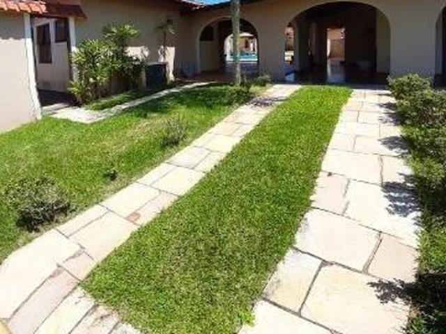 Mansão mobiliada de alto padrão à venda no Cibratel II com piscina a 100m da praia | R$ 1.007.000
