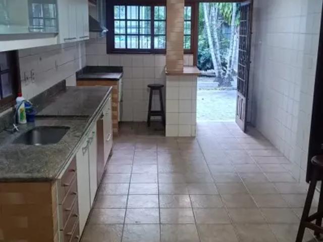 Linda e ampla casa piscina churrasqueira área residencial