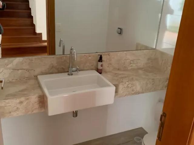 Linda e ampla casa reformada com piscina