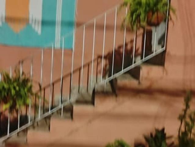 Linda e iluminada Edícula com banheiro privativo mobliada