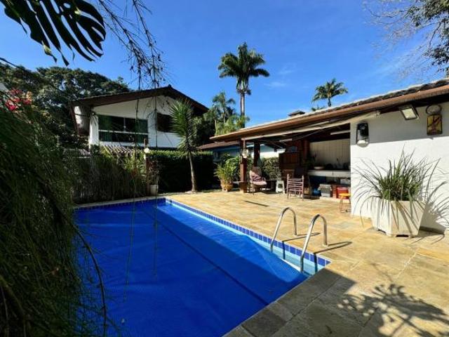 Linda e luxuosa casa á venda no mod 22