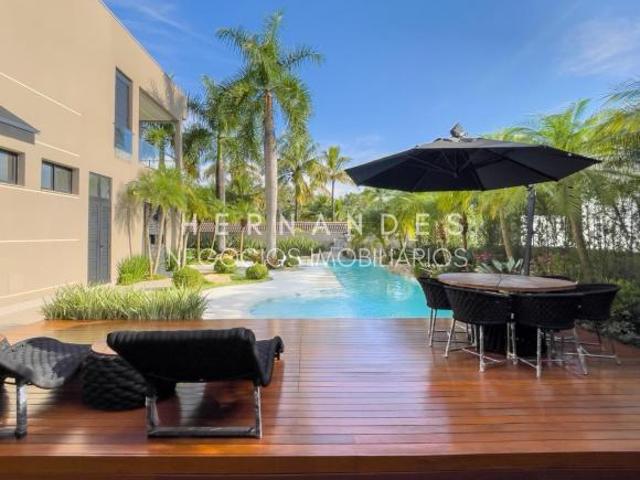 Linda e Luxuosa Mansão com lago no residencial 2 em Alphaville
