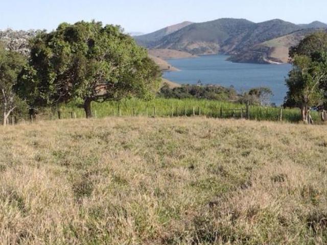 Linda fazenda a venda as margens da represa ideal para turismo e haras FA0035