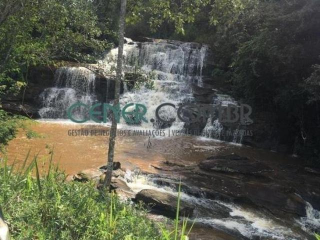 Linda fazenda de 100 ha com sede centenária original em Barbacena