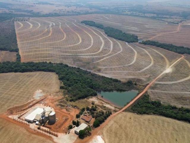 Linda fazenda vende de porteira fechada em Luziania Go