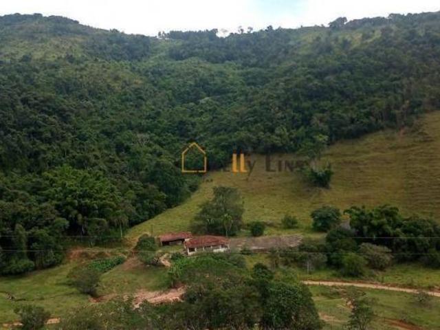 Linda fazenda, 64 alqueires, localizada em Monte Sião, MG. Com 04 dormitórios, varias nascentes