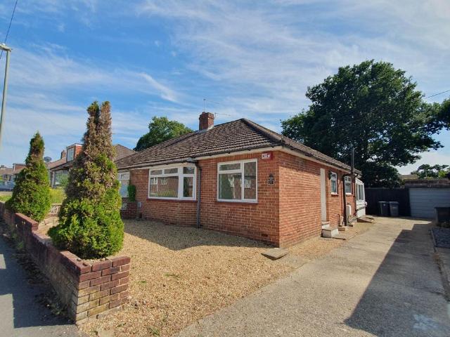 Linda Grove, Waterlooville, PO8 2 bed bungalow to rent £1,395 pcm £322 pw