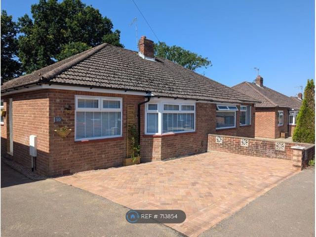 Linda Grove, Cowplain PO8, 2 bed bungalow to rent, £1,500 pcm | PrimeLocation