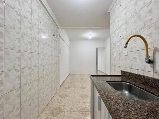 Linda kitnet dividida, com 1 dormitório, 1 vaga, 38 M² útil, na Guilhermina !