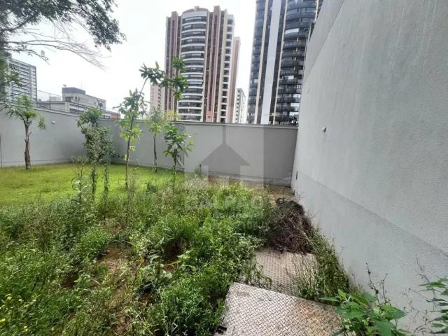 Linda loja Vila Clementino com pé direito duplo fachada vidro, 7 vagas