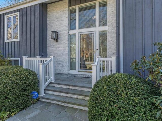 Linda Ln W, Riverhead, Home For Sale