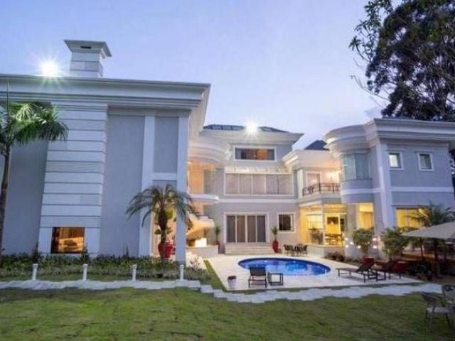 Linda Mansão com 1.200m2 de área construída no Tamboré 03 Alphavile