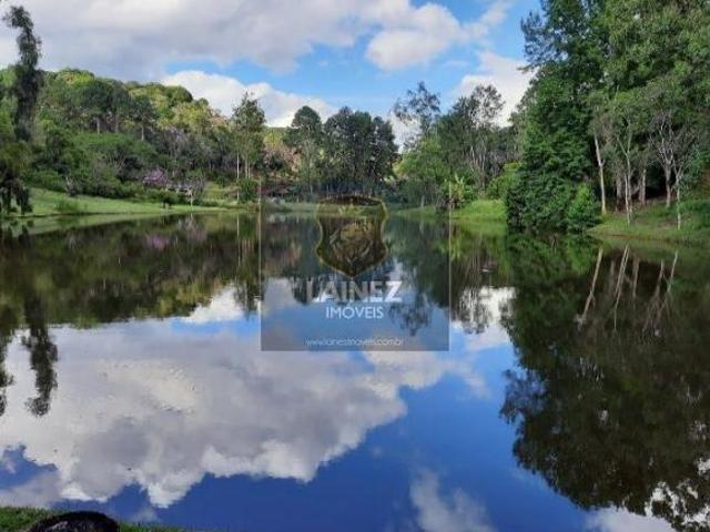 Linda Mansão em meio a Natureza, na Cidade de Juquitiba