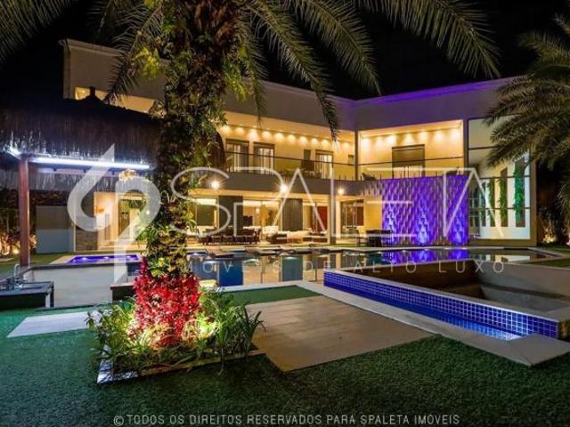 Linda mansão moderna à venda no Módulo 12 em Riviera de São Lourenço