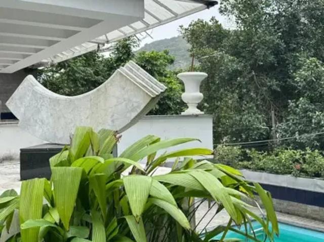 Linda mansão no Joá com arquitetura icônica