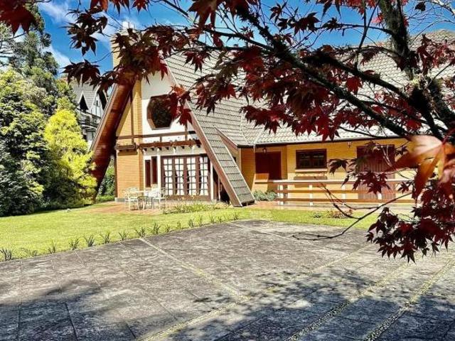 Linda Propriedade à venda, com terreno de 1.089 metros planos, Alto Do Capivari, Campos do Jordão, S