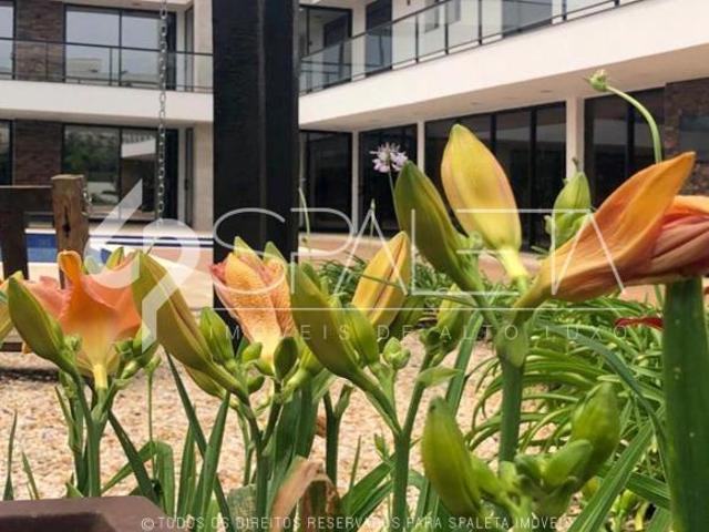 Linda residência moderna à venda no condomínio Quinta das Paineiras em Jundiaí