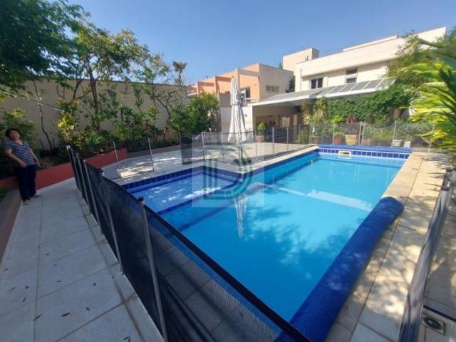Linda residência à venda no Parque dos Príncipes, com 520m²