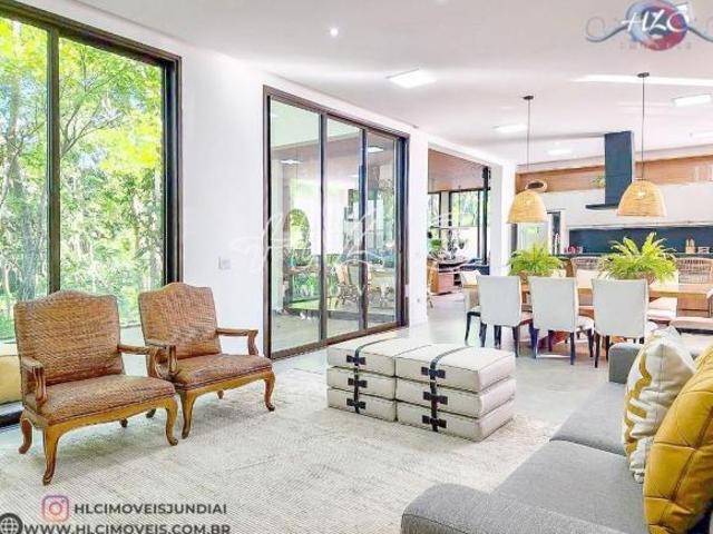 Linda residência com vista para a mata à venda no condomínio Terras de Santa Ter