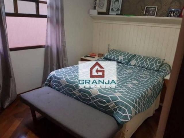 Linda Residência, com armários planejados em todos ambientes, 4 dormitórios, sendo 2 Suítes, Piscin