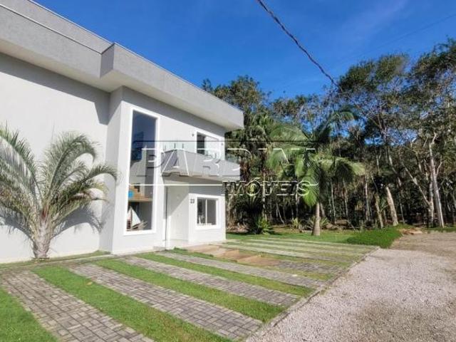 Ótima residência em condomínio com 5 suítes e piscina na praia da Lagoinha em Ubatuba!