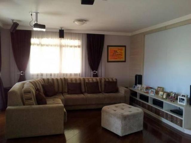Linda residencia em condomínio de alto padrão no Mossungue