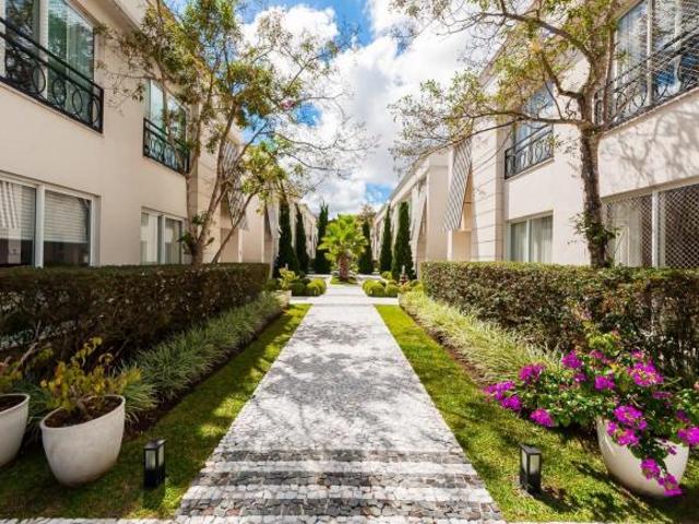 LINDA RESIDENCIA EM CONDOMINIO FECHADO NAS MERCES, LOCALIZAÇÃO NOBRE DE CURITIBA