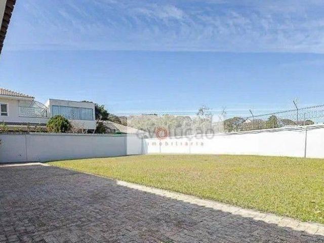 LINDA RESIDENCIA EM CONDOMINIO FECHADO NO CAMPO COMPRIDO