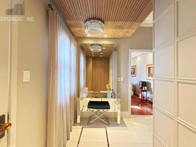 Linda residência estilo sobrado construída nos altos do bairro Ipanema