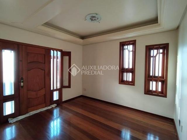 LINDA RESIDÊNCIA, JUNTO AO PARCÃO!